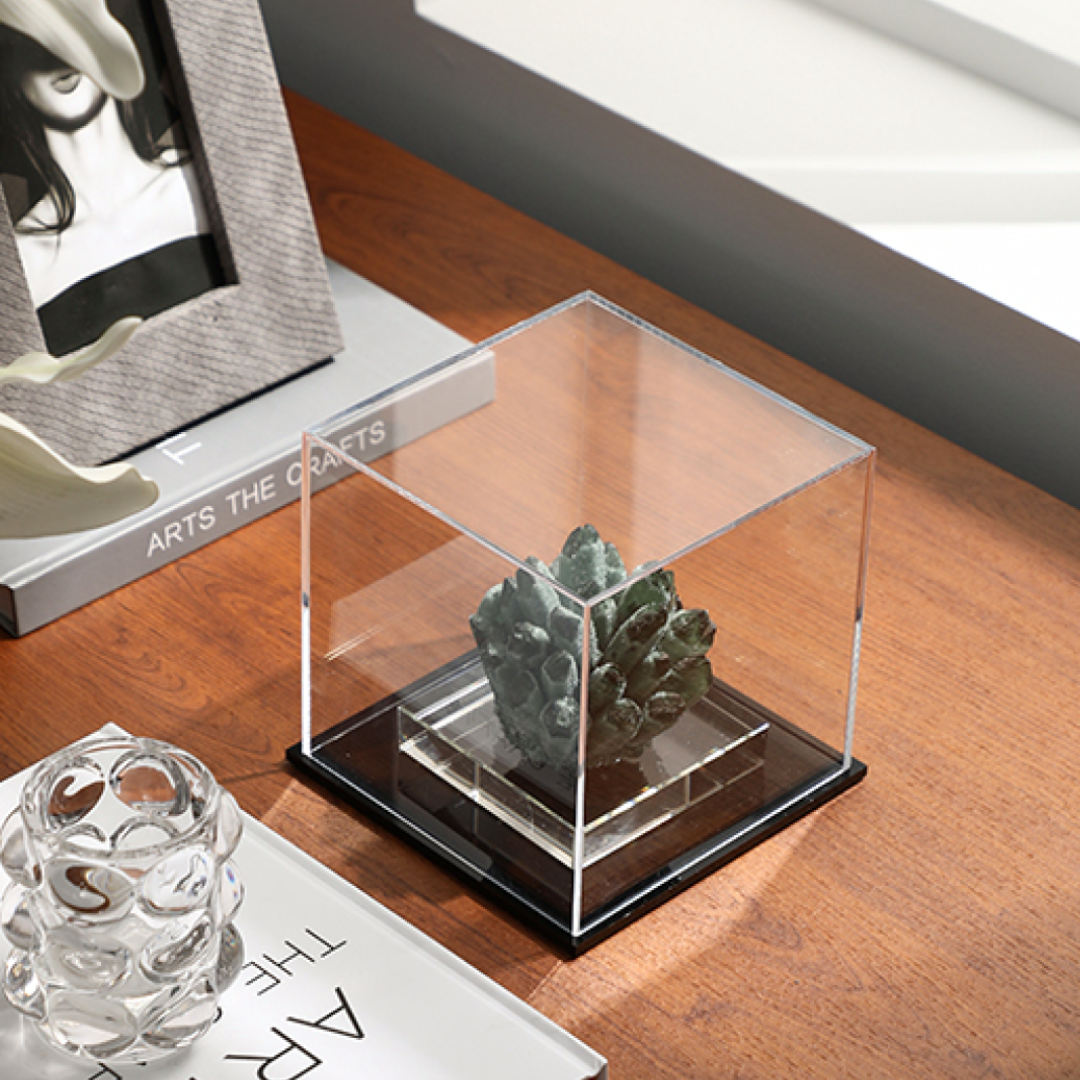Crystal Cluster Décor – Shadows and Patterns