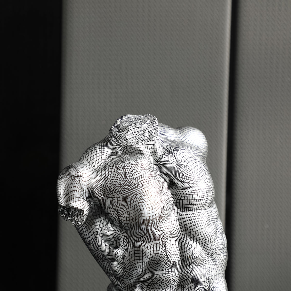 LA-SZ23028 Half Body Sculpture – Shadows and Patterns