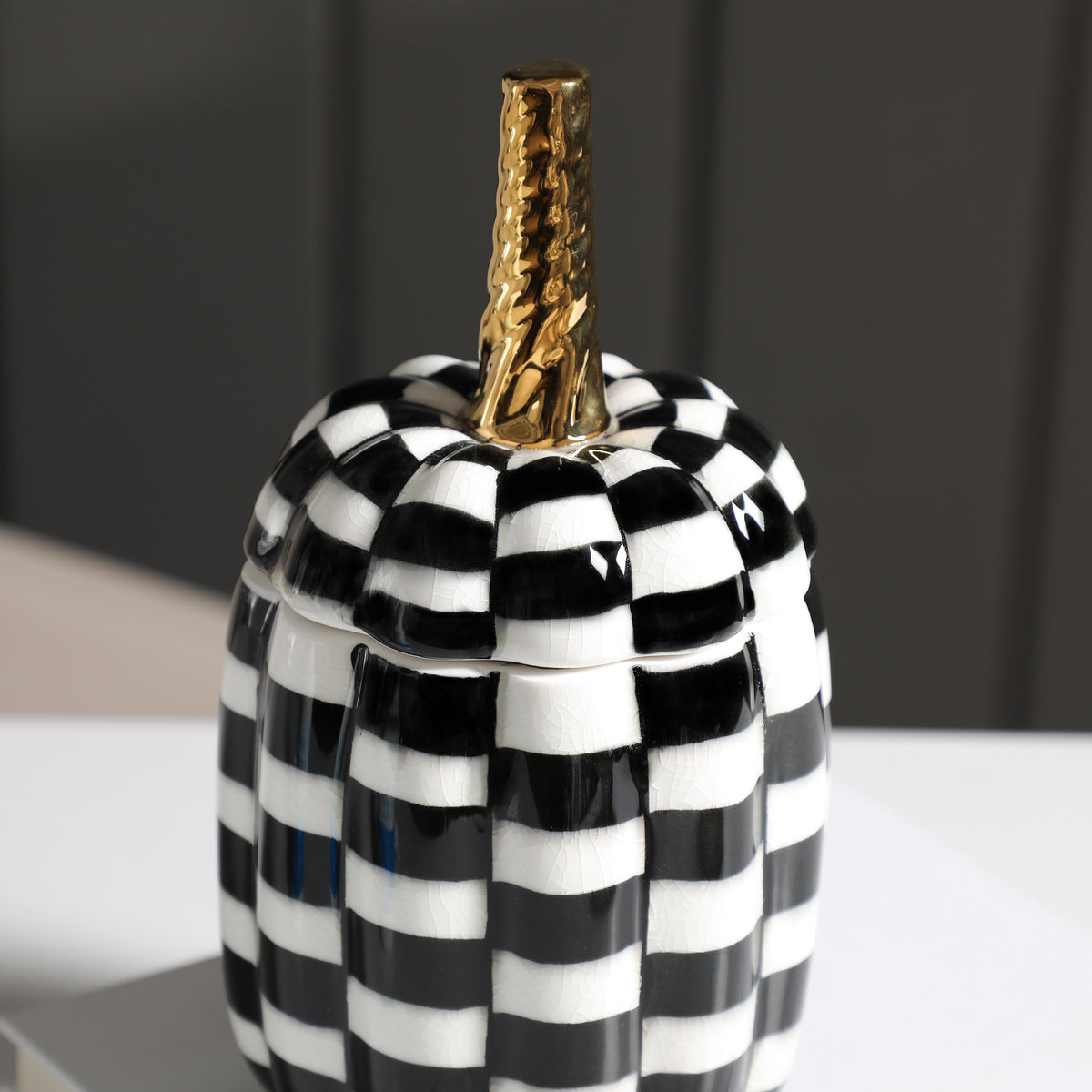 LA-D23068 Ceramic Pumkin Décor – Shadows and Patterns