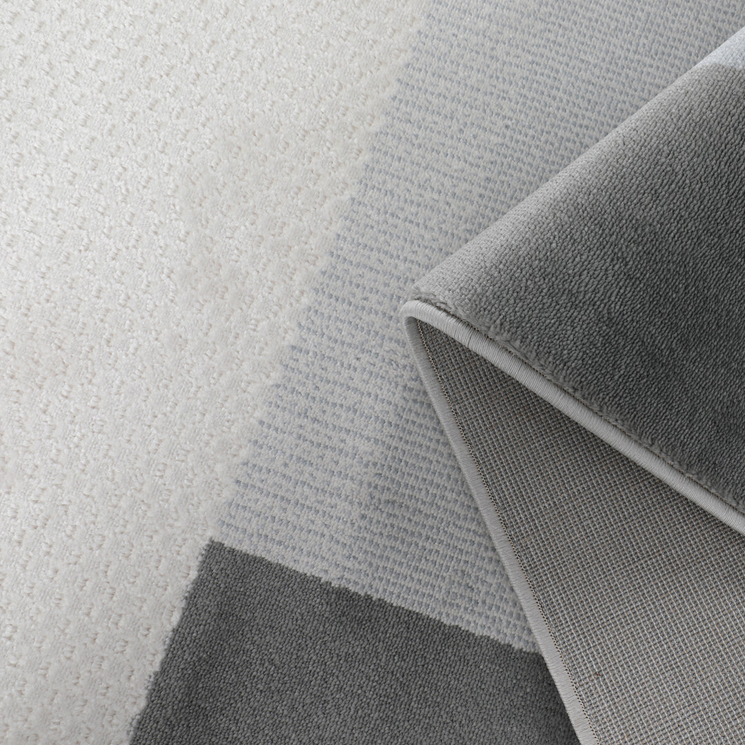 Bordeau 2 – Shadows and Patterns