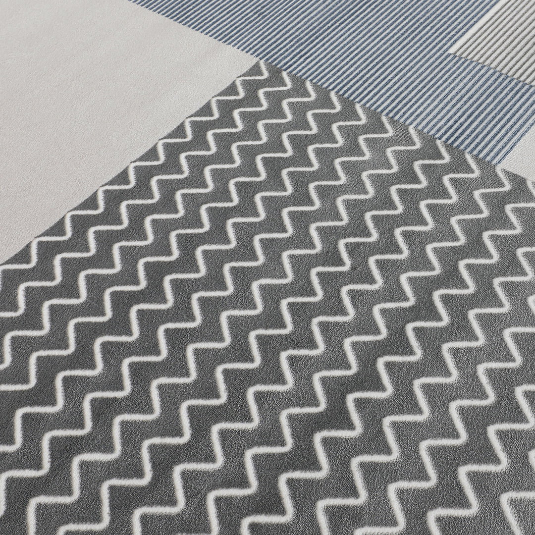 Bordeau 3 – Shadows and Patterns